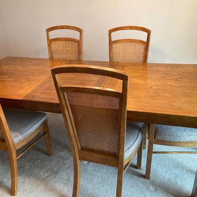 Beautiful Drexel Dining Table & 6 chairs | EstateSales.org