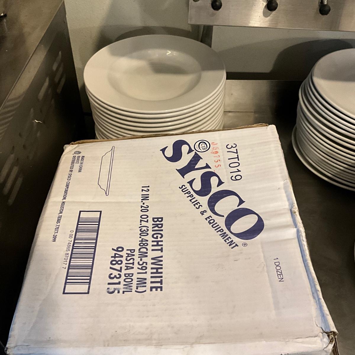 277 Large Bright White Sysco 12" Pasta bowls | EstateSales.org