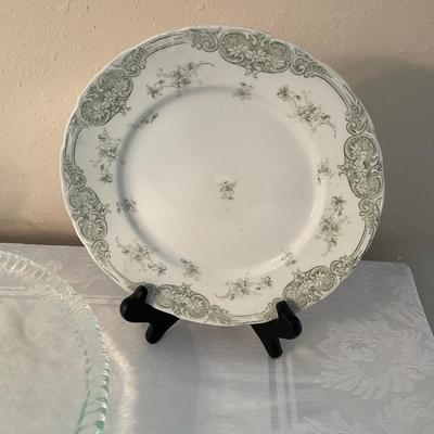 Plate, large serving platter, unique glass | EstateSales.org