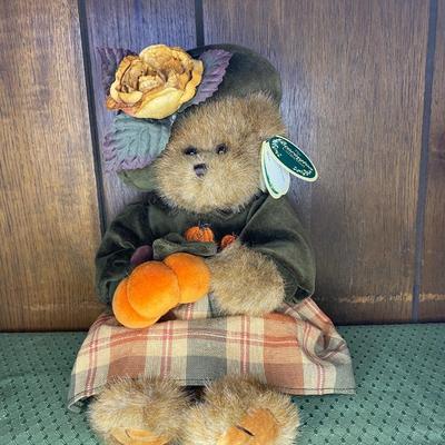 LOT 78C: The Bearington Collection Bears | EstateSales.org