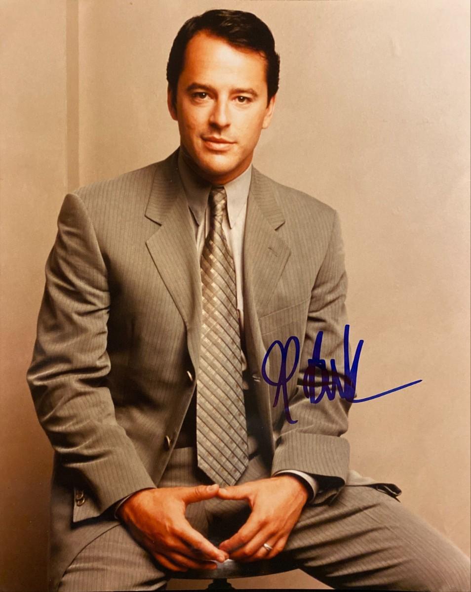 Gil Bellows signed photo | EstateSales.org