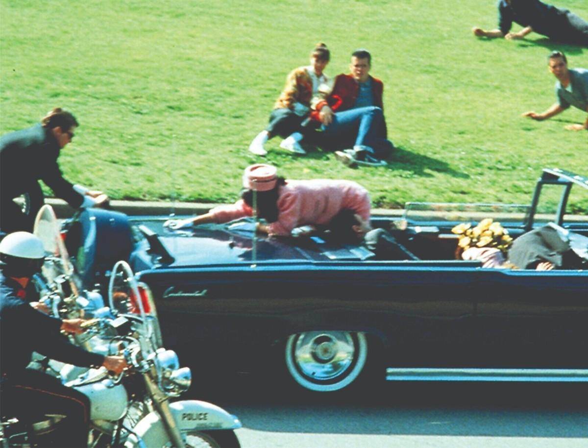JFK Assassination Jackie Kennedy photo | EstateSales.org