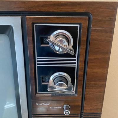 Vintage Hitachi Turn Dial Signal Tracker TV Retro Gaming | EstateSales.org