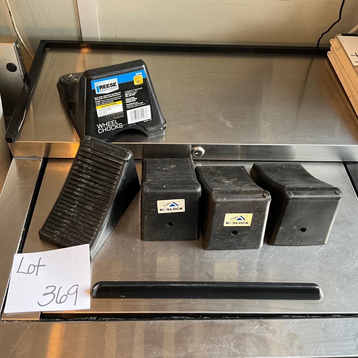 369 Lot of Chock Blocks | EstateSales.org