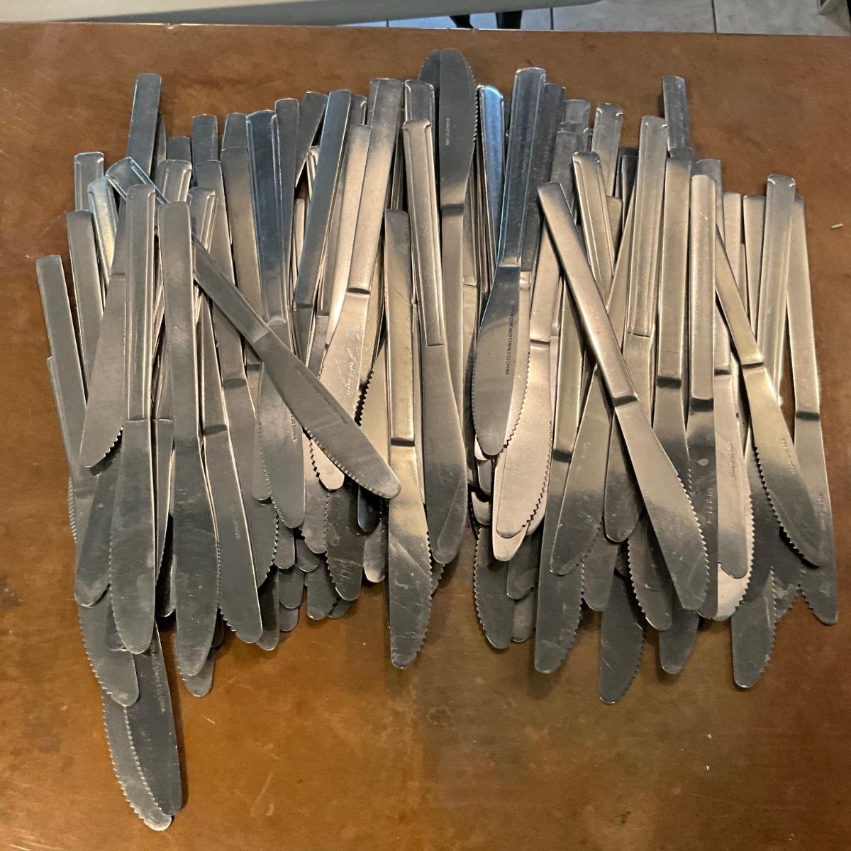 388 Lot of Gently Used Sysco Dinner Knives qty 100 | EstateSales.org