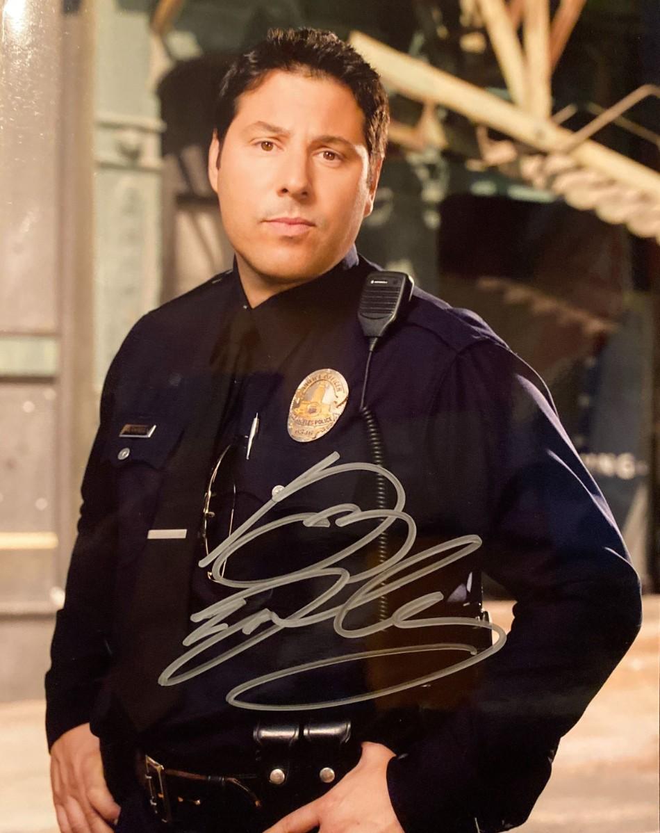 Heroes Greg Grunberg signed photo | EstateSales.org