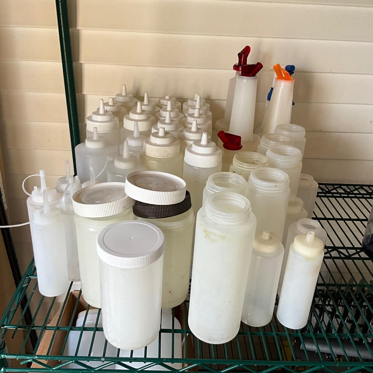 559 Plastic Speed Pour and Sauce Containers | EstateSales.org