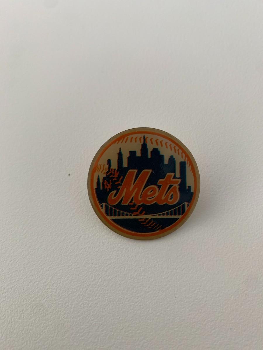 N.Y. Mets MLB Pin | EstateSales.org