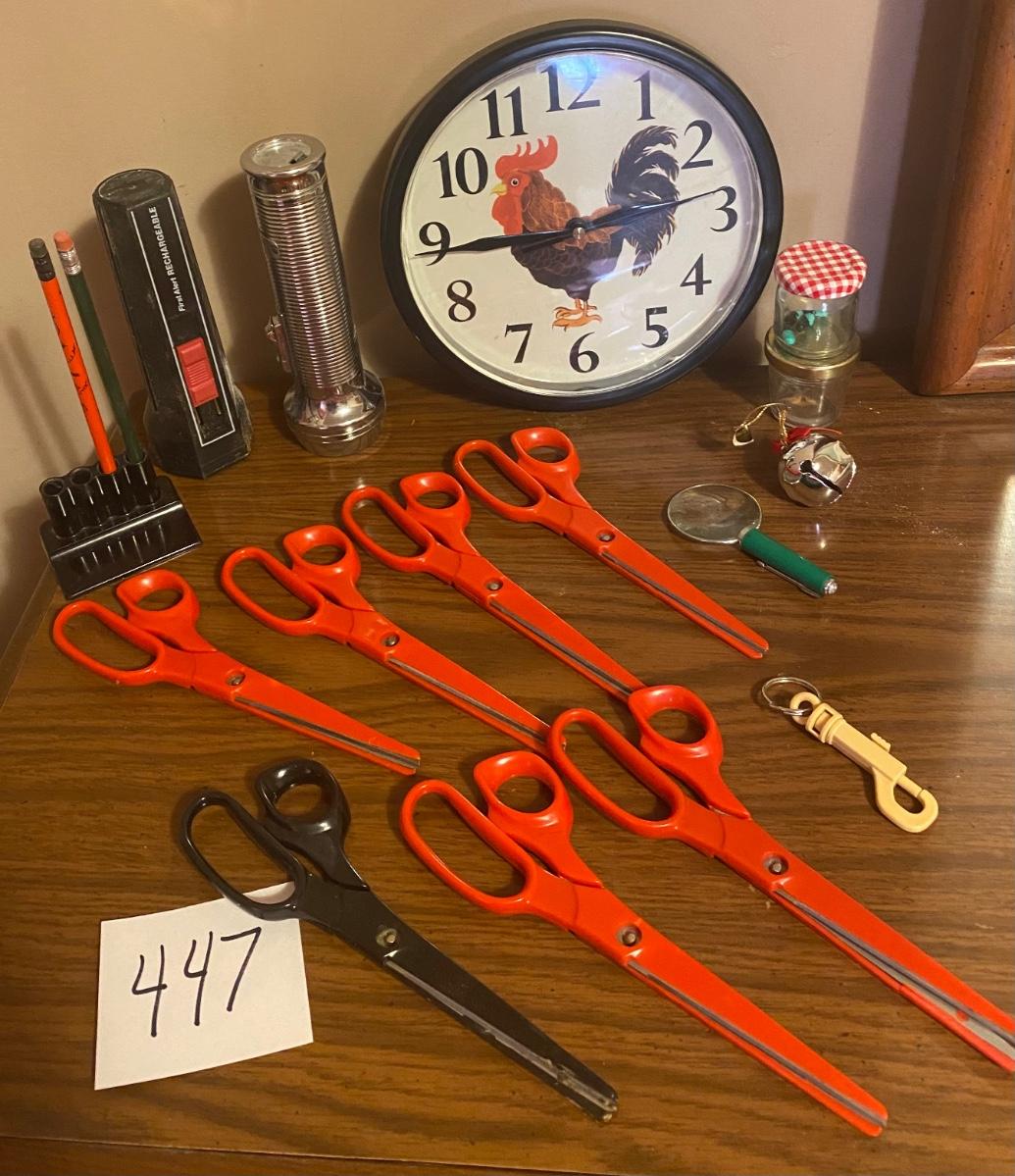 Scissor Lot | EstateSales.org