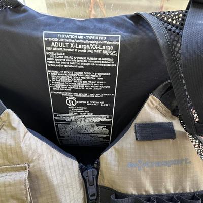 MEN'S SMALL LIFE VEST AND MEN'S XLARGE FISHING LIFE VEST | EstateSales.org