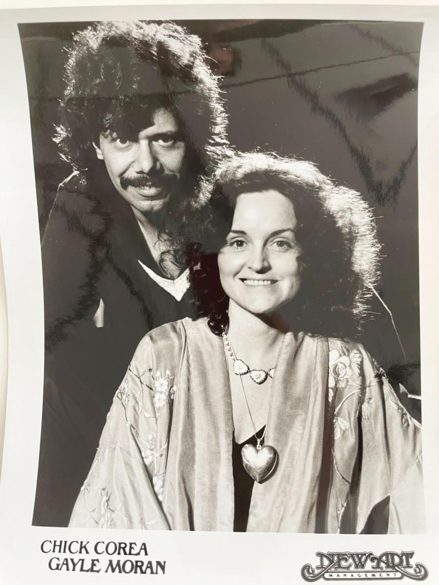 Chick Corea & Gayle Moran unsigned photo | EstateSales.org