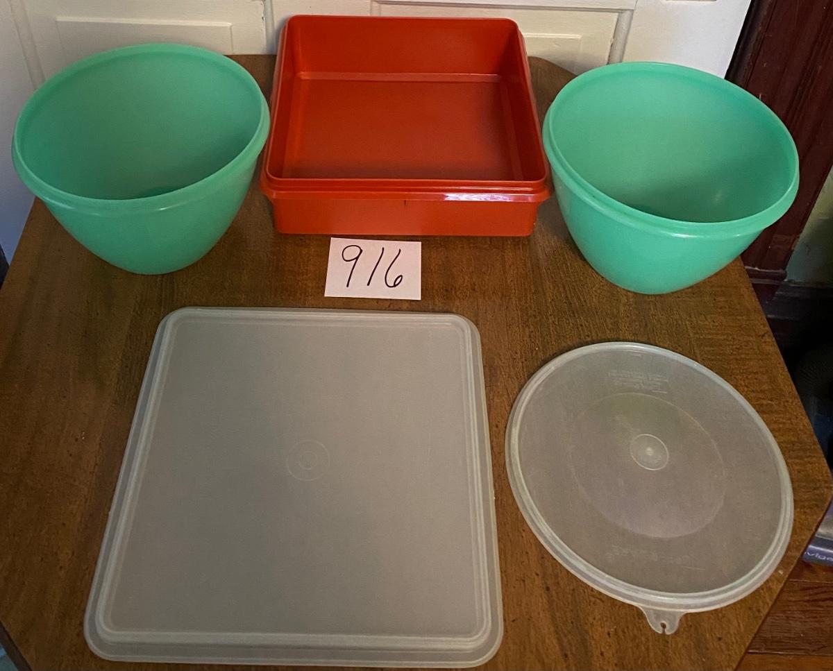 Tupperware Lot | EstateSales.org