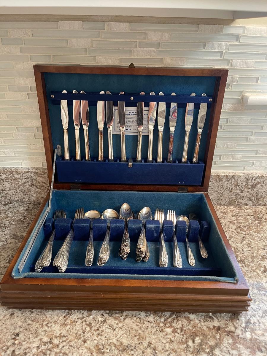 Rogers Brothers/International Silver flatware. Silver plate Daffodil ...