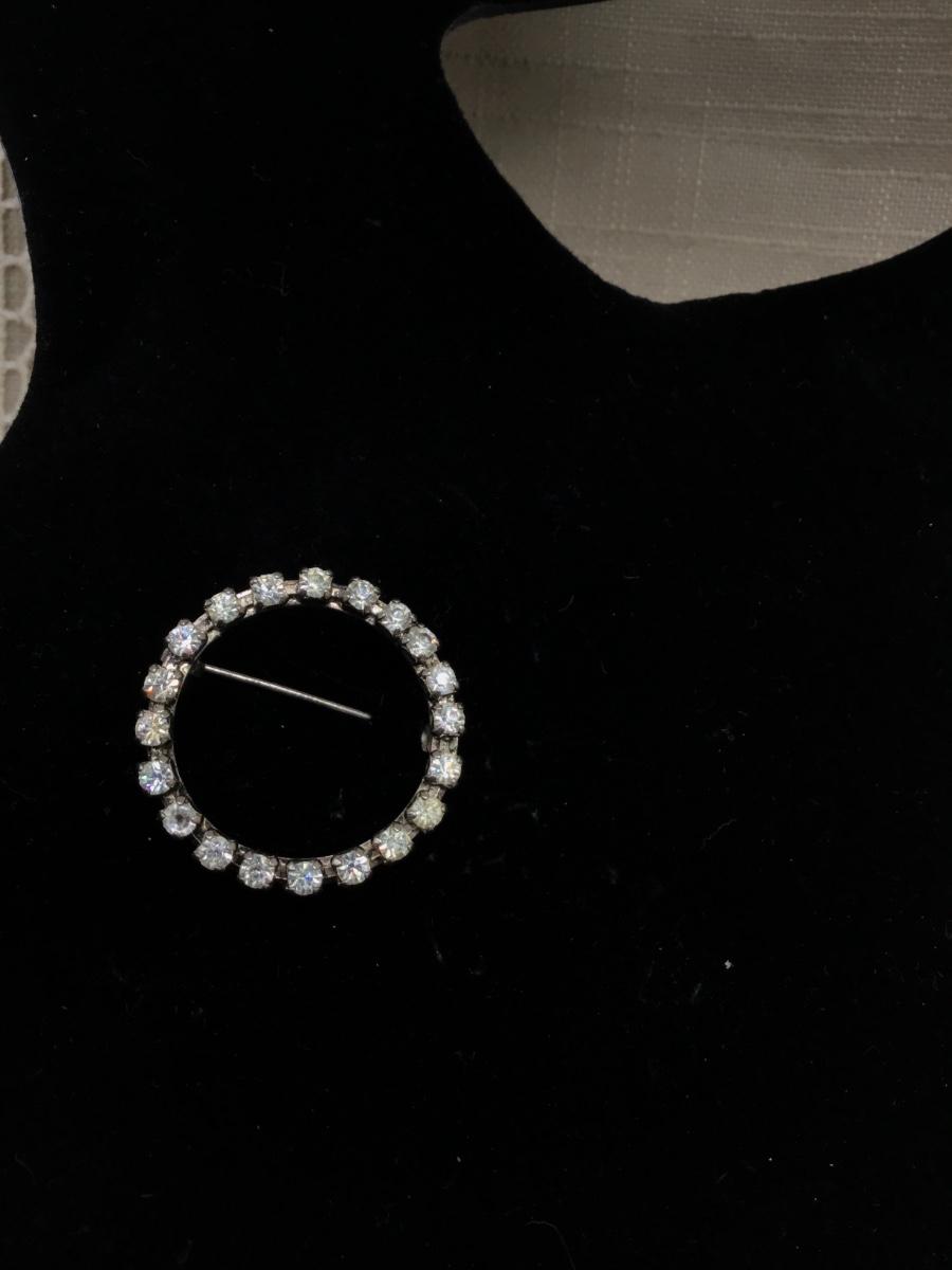 Rhinestone Circle â­•ï¸ Brooch | EstateSales.org