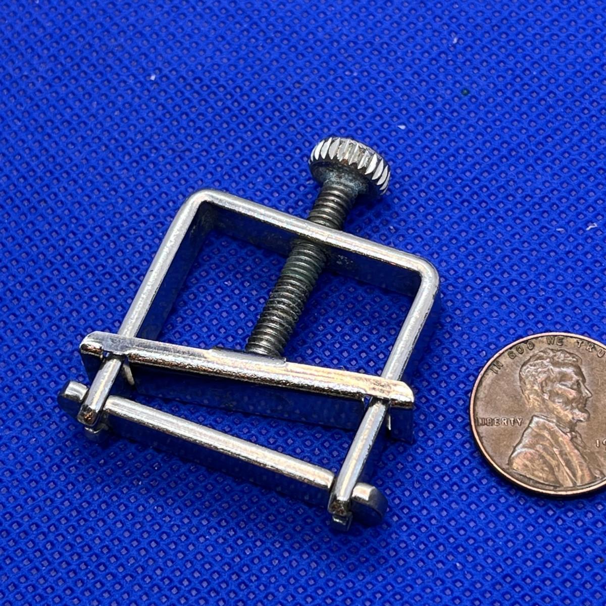 SMALL VINTAGE THUMB SCREW CLAMP | EstateSales.org