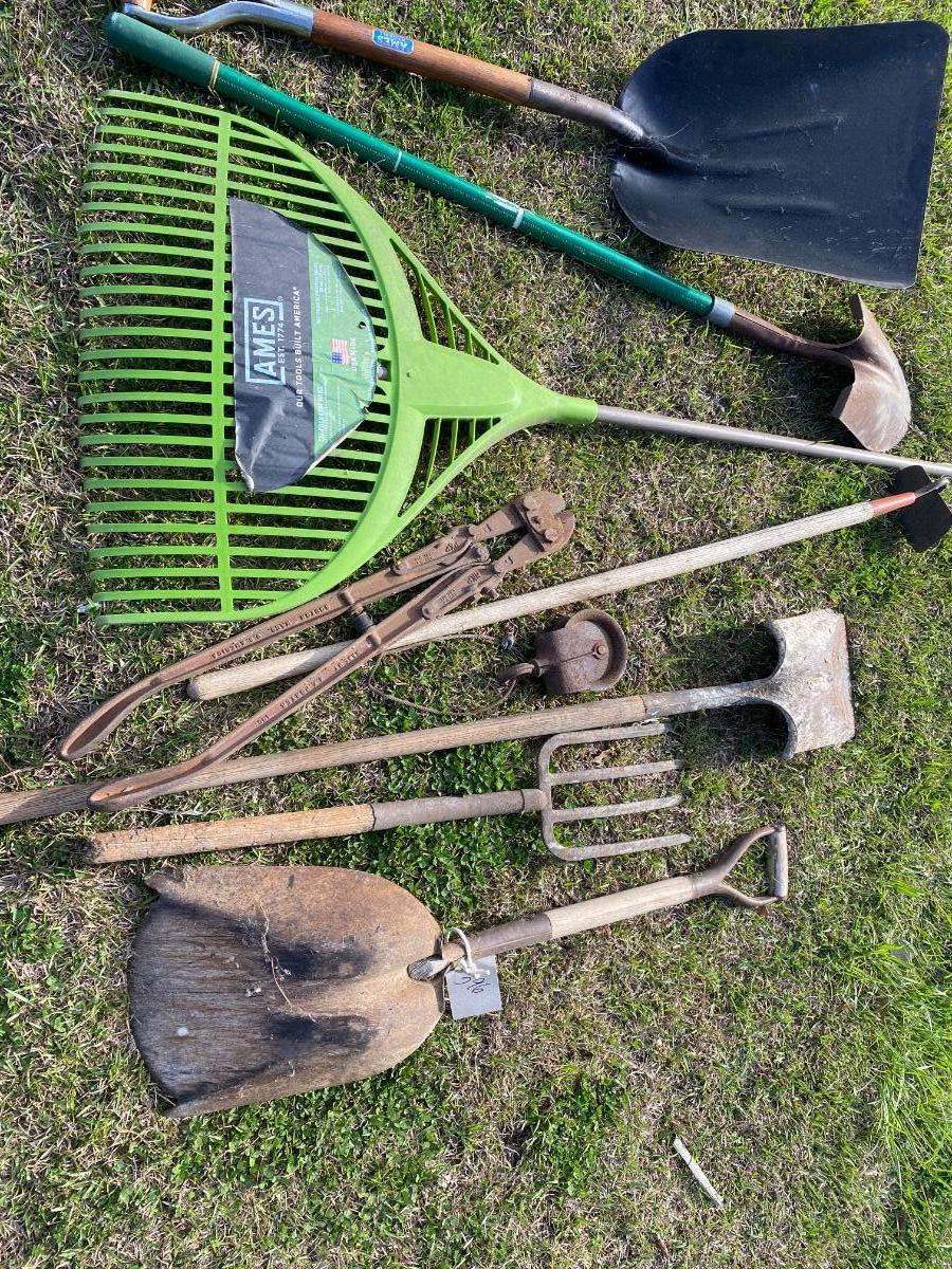 Yard tools | EstateSales.org