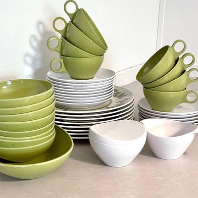 Vintage Dinnerware 8 place settings Prolon | EstateSales.org