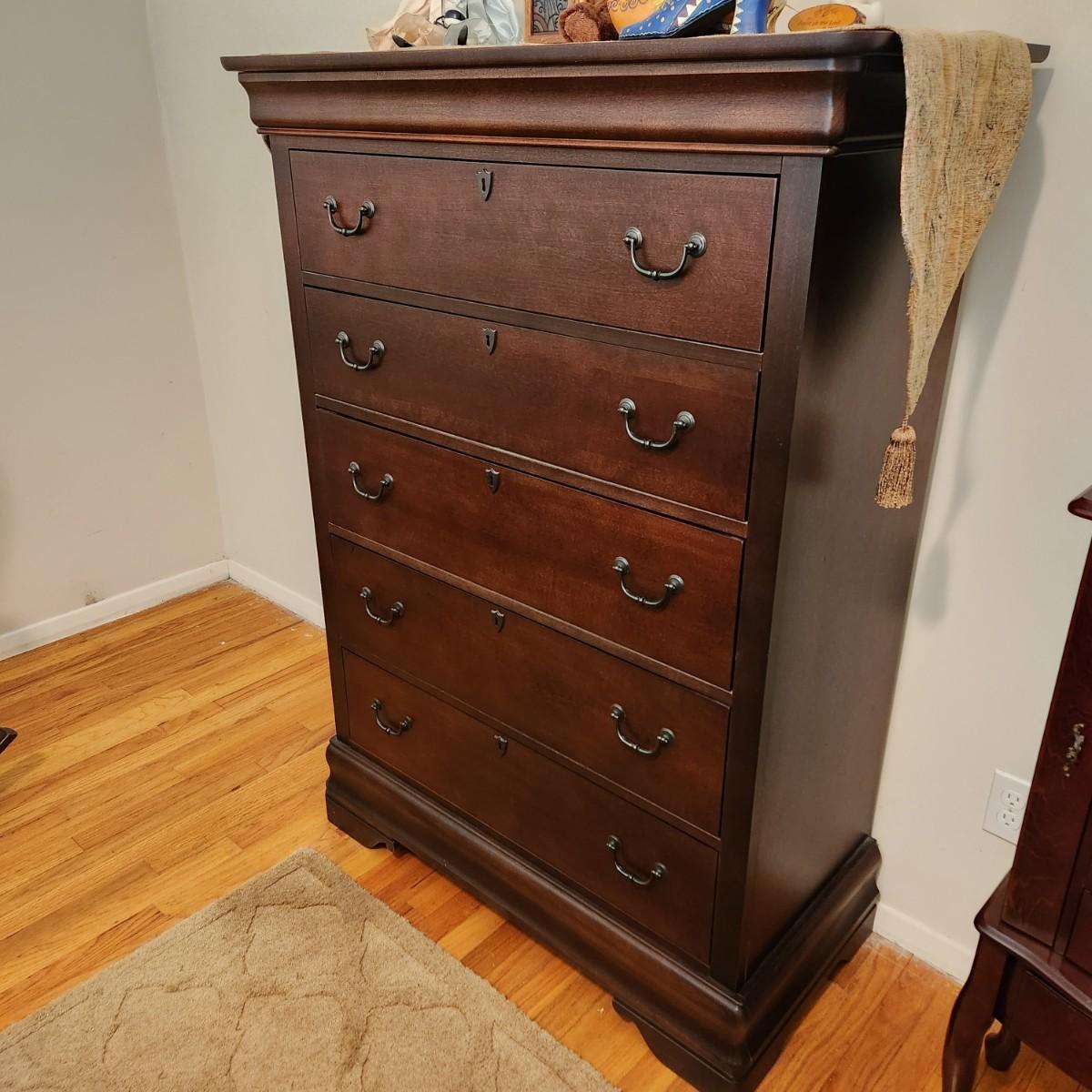 Broyhill 5 drawer dresser store