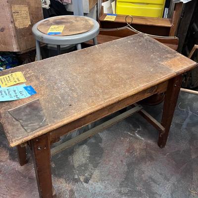 Antique loom weavers bench | EstateSales.org