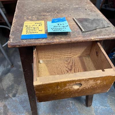 Antique loom weavers bench | EstateSales.org