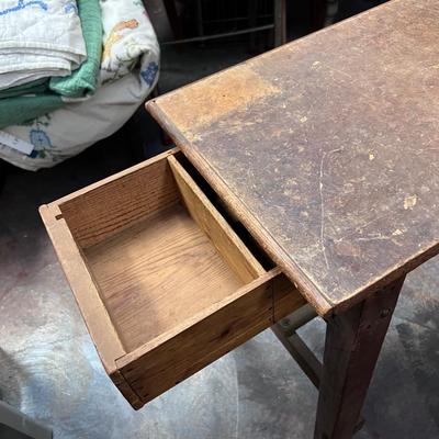 Antique loom weavers bench | EstateSales.org