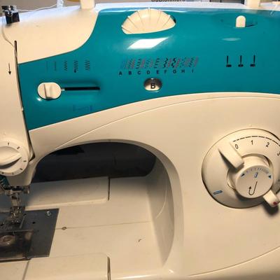 LOT 27M: Singer Sewing Machine Model 6038C & Craft Desk | EstateSales.org