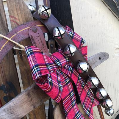 LOT 163M: Vintage Flying Arrow Sleds | EstateSales.org