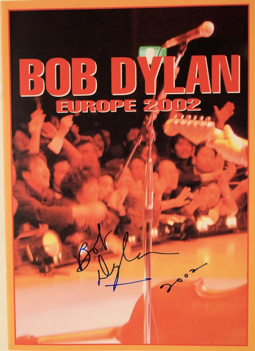 Bob Dylan autographed 2002 Europe World Tour Book | EstateSales.org