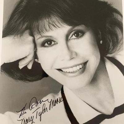 Mary Tyler Moore signed photo | EstateSales.org