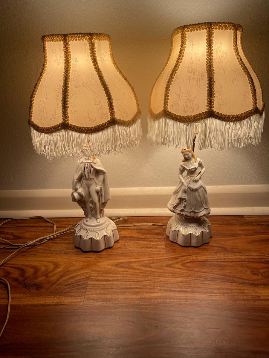 Colonial Pair of Lamps | EstateSales.org