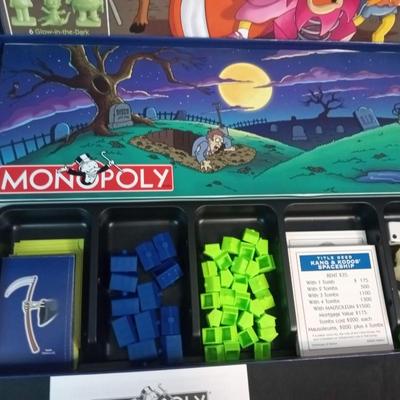 THE SIMPSON'S TREEHOUSE OF HORROR MONOPOLY GAME | EstateSales.org