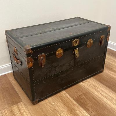 DULUTH TRUNK CO ~ Vintage Trunk ~ *Read Details | EstateSales.org