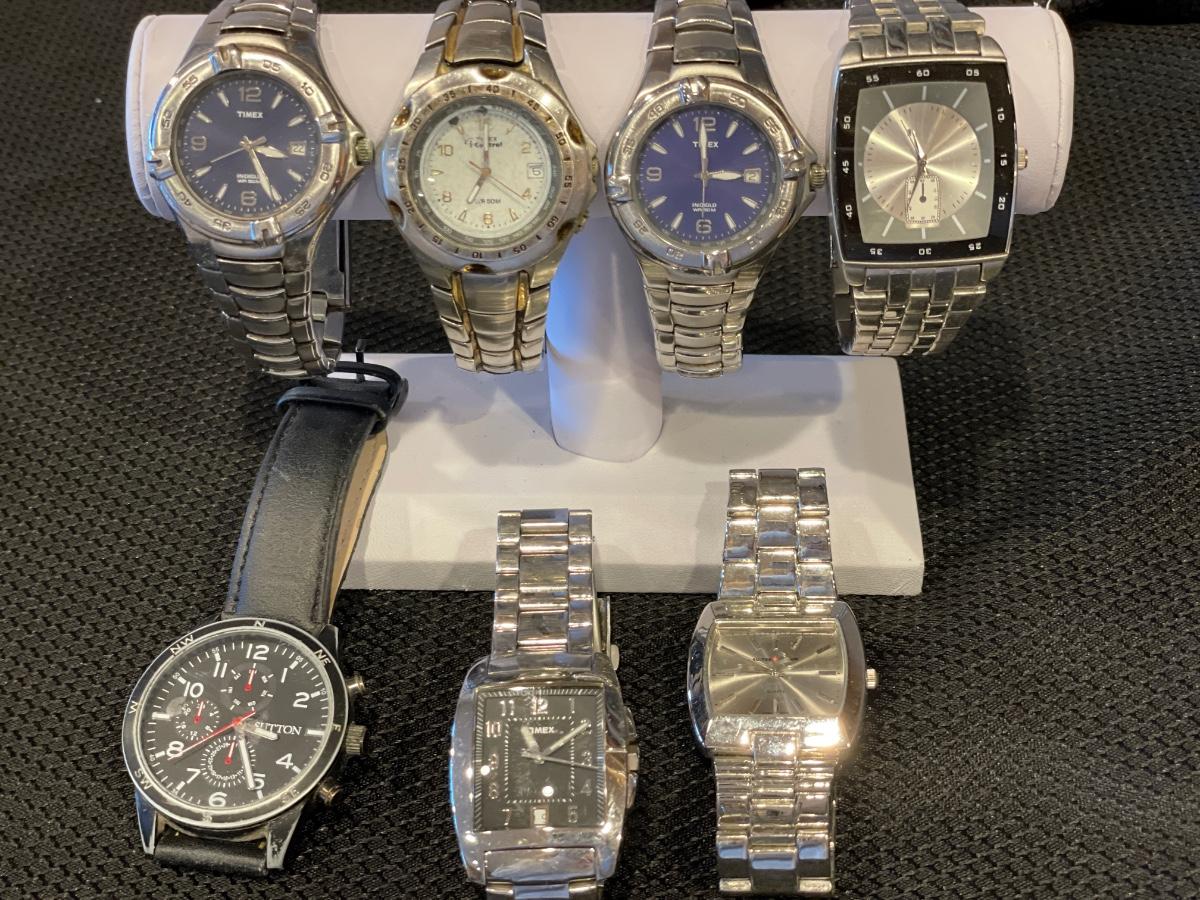 Mens watches | EstateSales.org