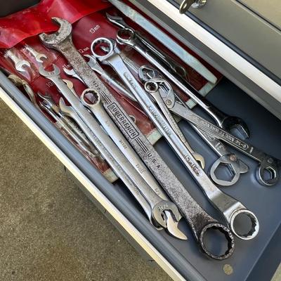 HDX ~ Metal Rolling Stocked Tool Box ~ *Read Details | EstateSales.org