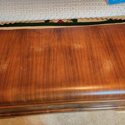 Vintage Roos Chests Sealtite Lid Cedar Chest | EstateSales.org