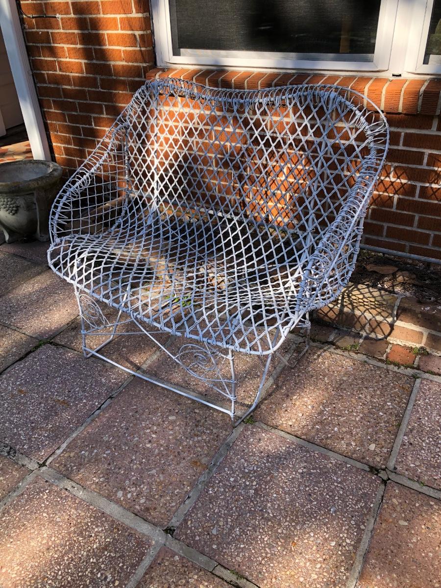 Antique Victorian wire mesh bench | EstateSales.org