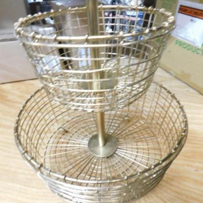 Pair of Gold Metal Wire Displays | EstateSales.org