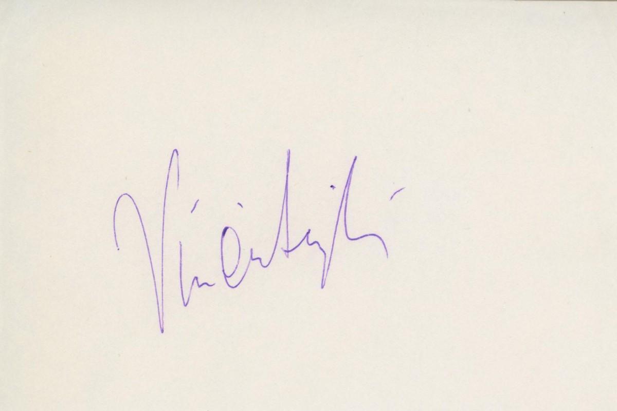 Vivien Leigh signature cut | EstateSales.org