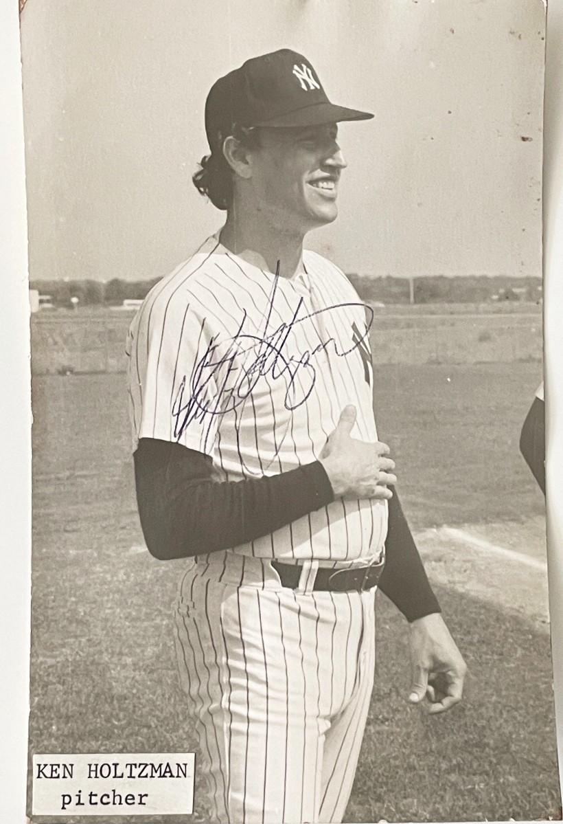 NY Yankees Ken Holtzman signed photo | EstateSales.org