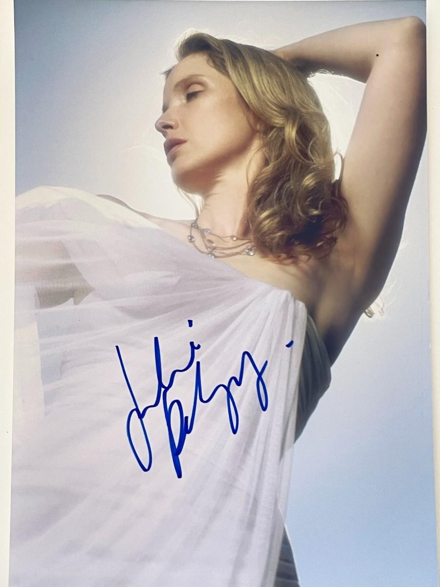 Julie Delpy signed photo | EstateSales.org