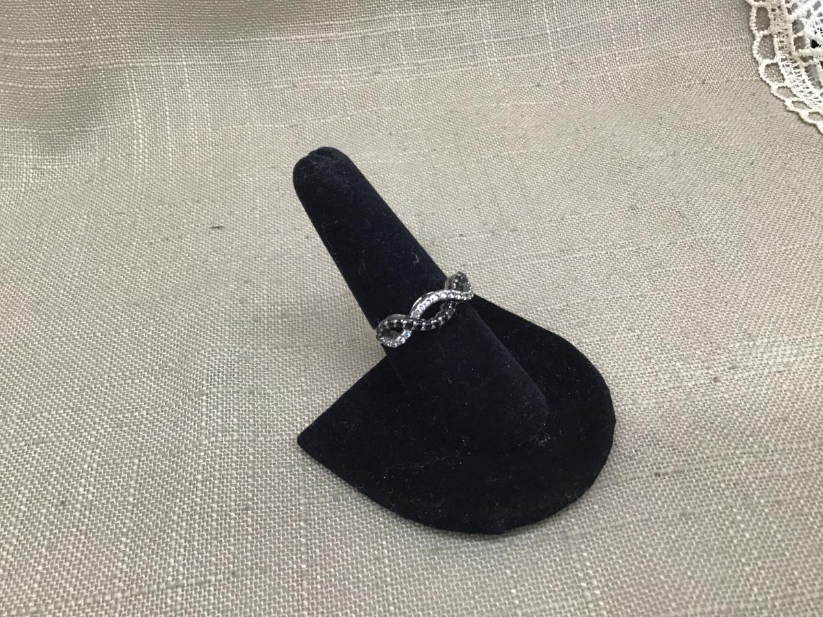 Pretty Cocktail Ring 925 | EstateSales.org