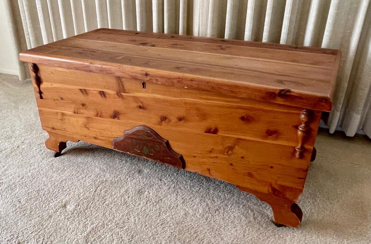 Lane Cedar Hope Chest serial #062127 style #1240 on Casters ...