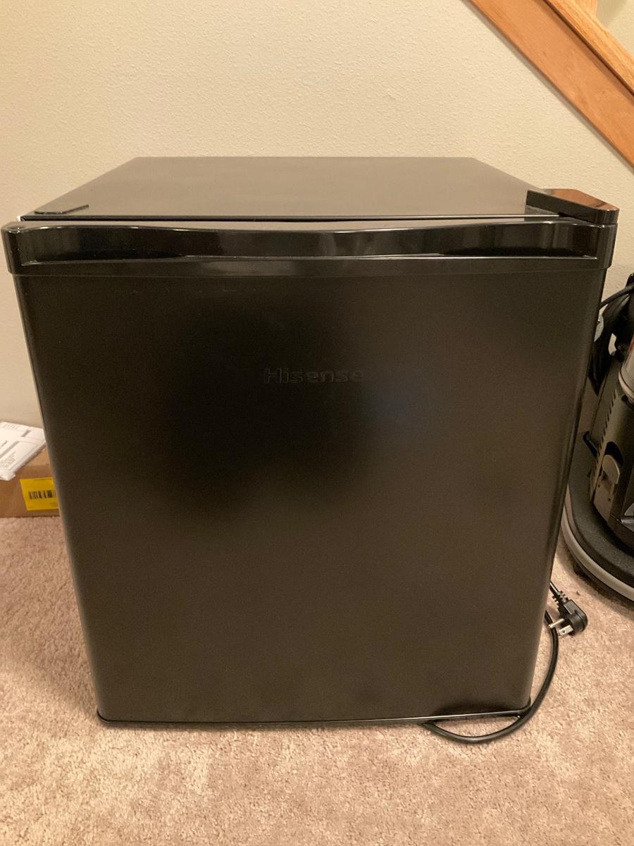 Hisense small refrigerator | EstateSales.org