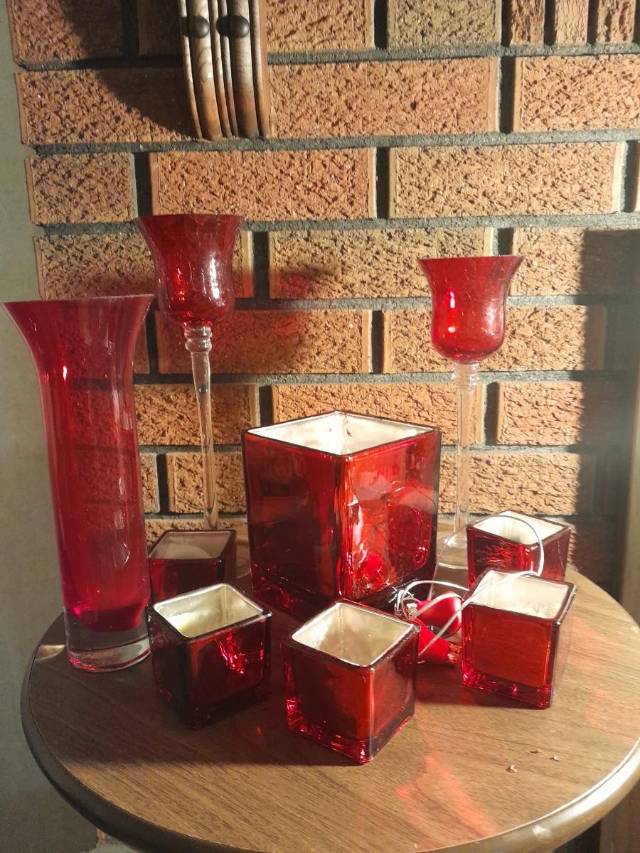 Red glass candle holders with red vase | EstateSales.org