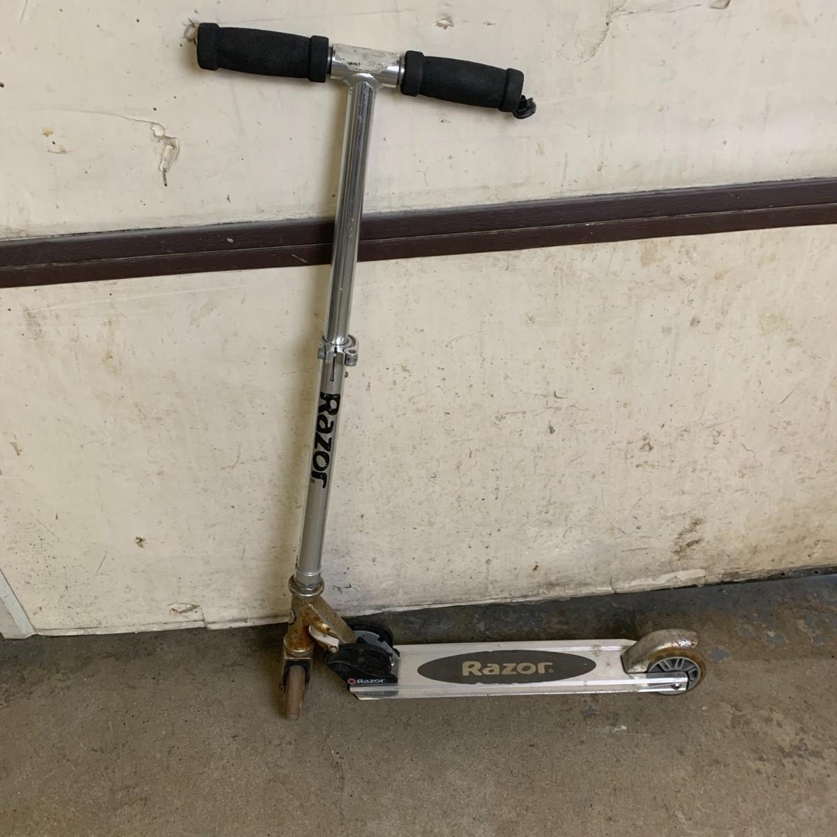 #356 Silver Razor Scooter | EstateSales.org