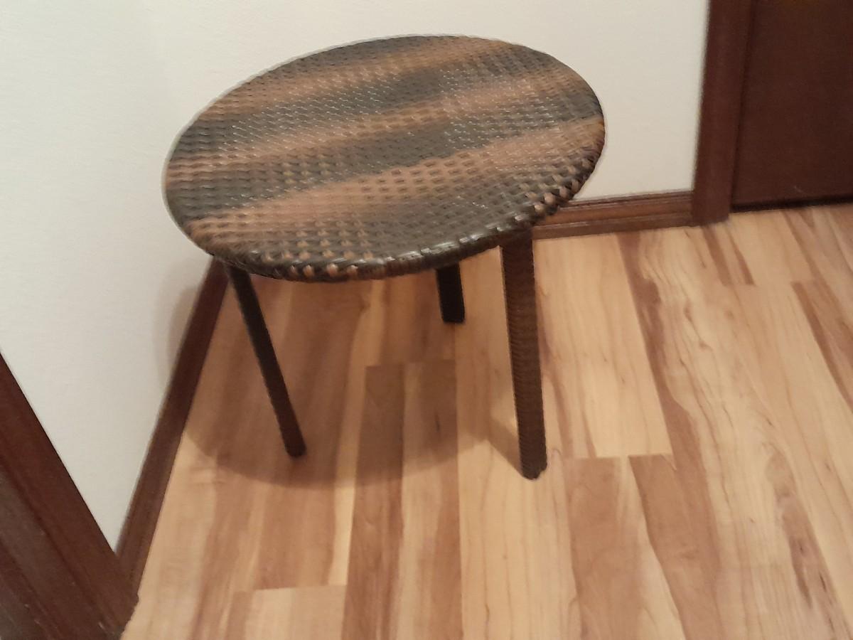 Wicker stool with red round pillow | EstateSales.org