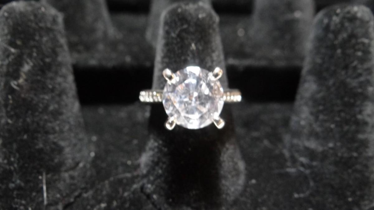 Fashion Bling Ring | EstateSales.org