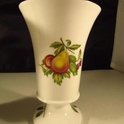 Spode (England) Footed Vases | EstateSales.org