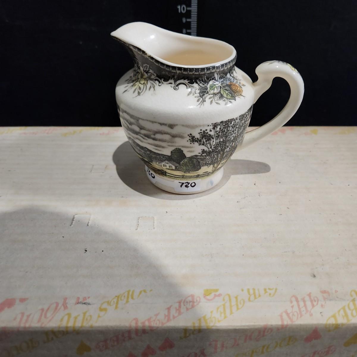 Creamer cup | EstateSales.org