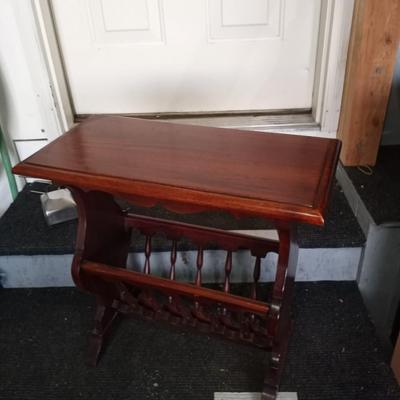 WOODEN MAGAZINE TABLE | EstateSales.org